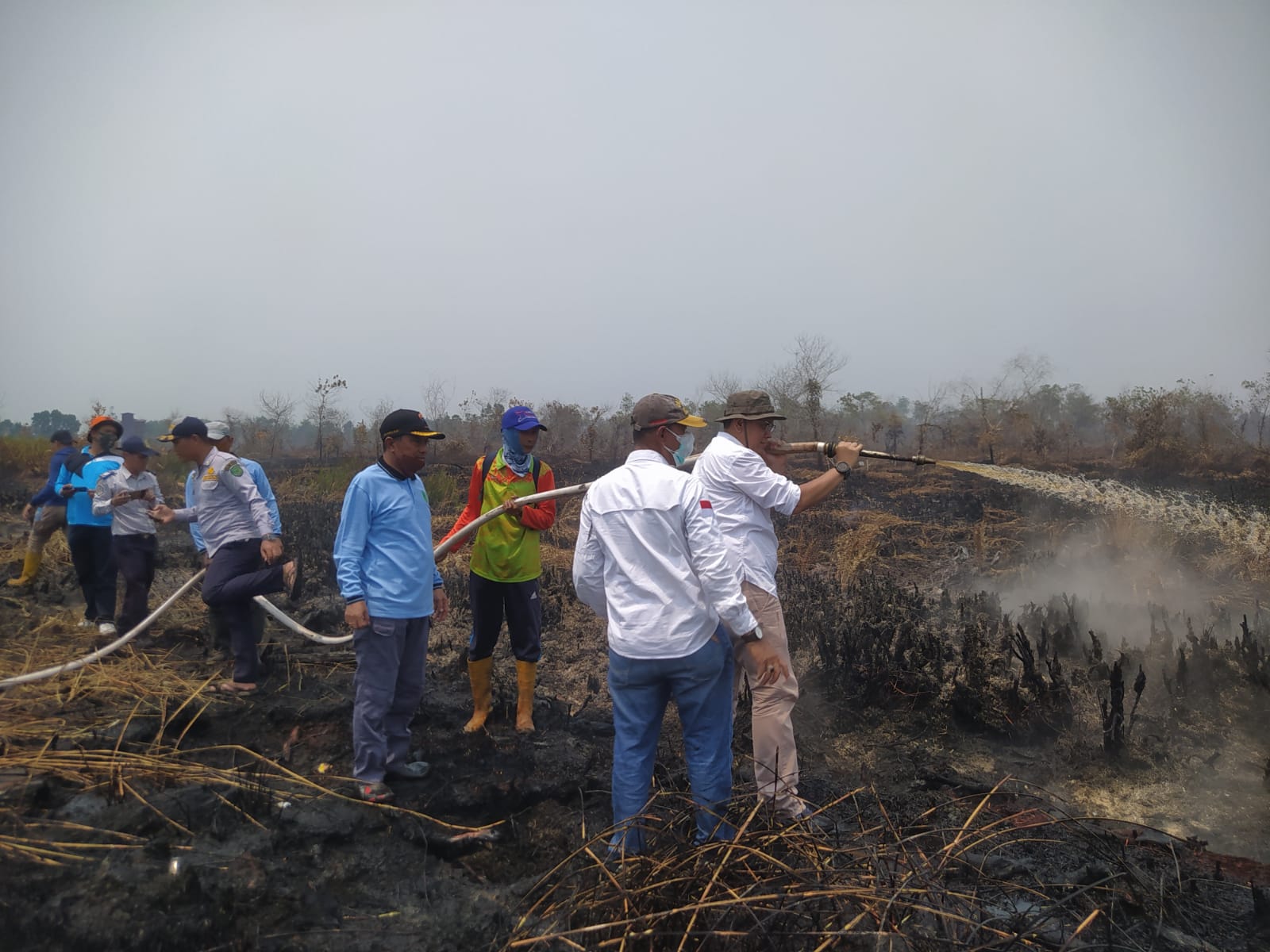 Sekda Pulpis Pimpin Pemadaman Api di Jabiren Raya - Ini Kalteng